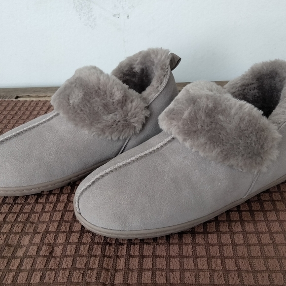 Clarks | Shoes | Womens Clarks Tan Suede Hardsoled Slippers Faux Fur ...